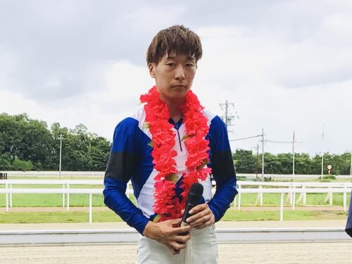 二つの人気ジョッキーのセレモニーに岐阜金賞はおなじみのジョッキーが表彰台にの巻 場立ちとネットの予想屋「大黒社」です！ 楽天ブログ